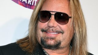 Who is Vince Neil and how was he involved in Arizona plane crash? – NBC ...