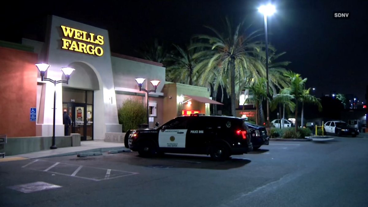 ‘A Hot Pocket?’ Man Breaks Into Wells Fargo Bank in San Diego ...