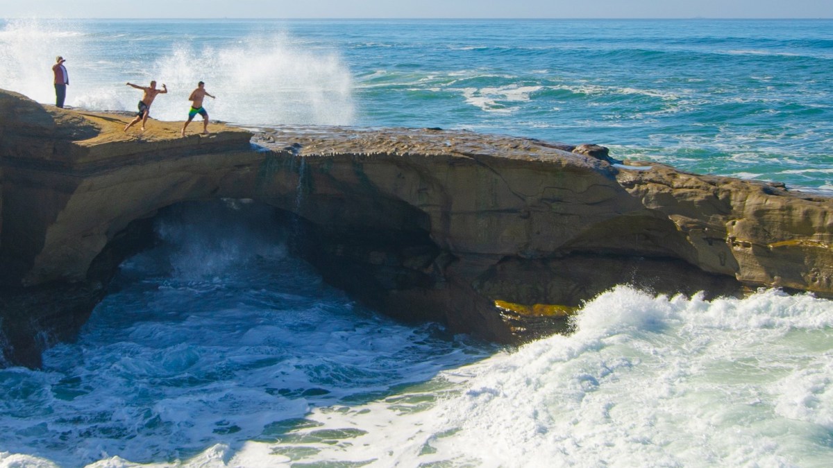 San Diego Seals Players Rescued After Jumping Off Sunset Cliffs – NBC 7 San Diego