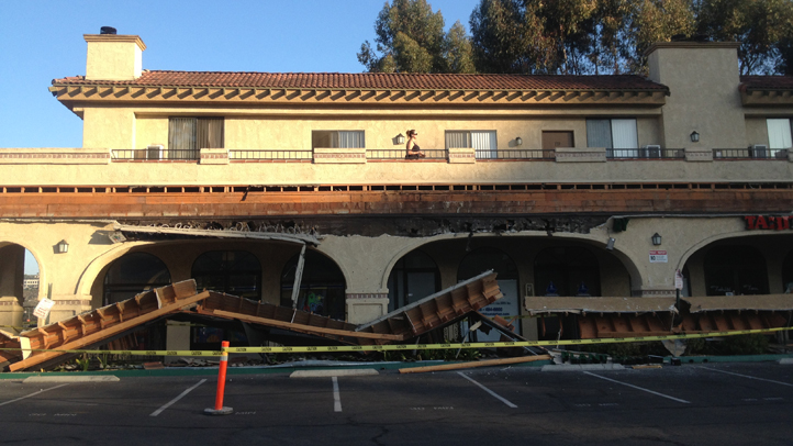 Roof, Overhang at Strip Mall Collapses – NBC 7 San Diego