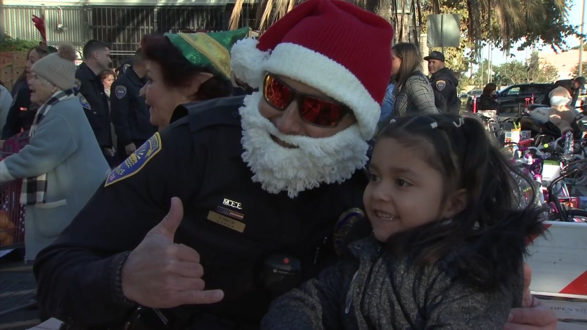 CVPD’s Holiday Giveaway Shares the ‘Heart Behind the Badge’ – NBC 7 San ...