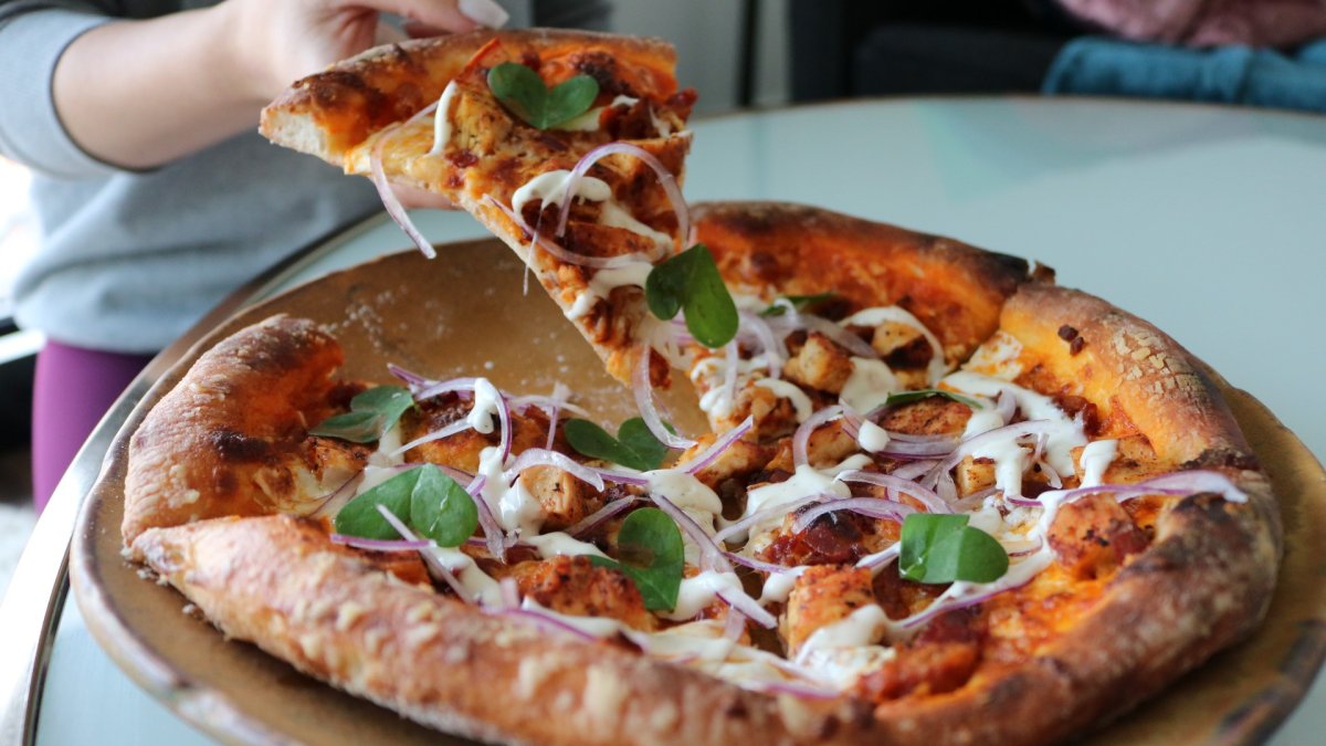 Pandemic Pizza Helps Deliver Donated Pies to Health Care Workers – NBC ...