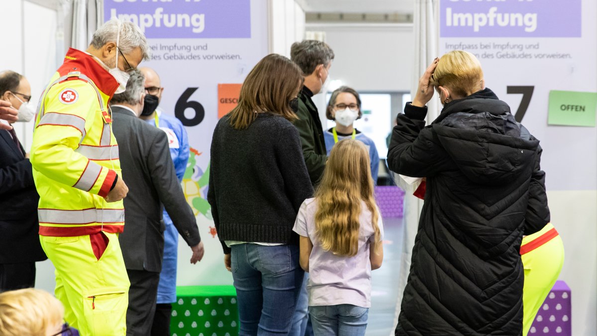 Austrian Unvaccinated Lockdown Starts Amid COVID Resurgence – NBC 7 San ...