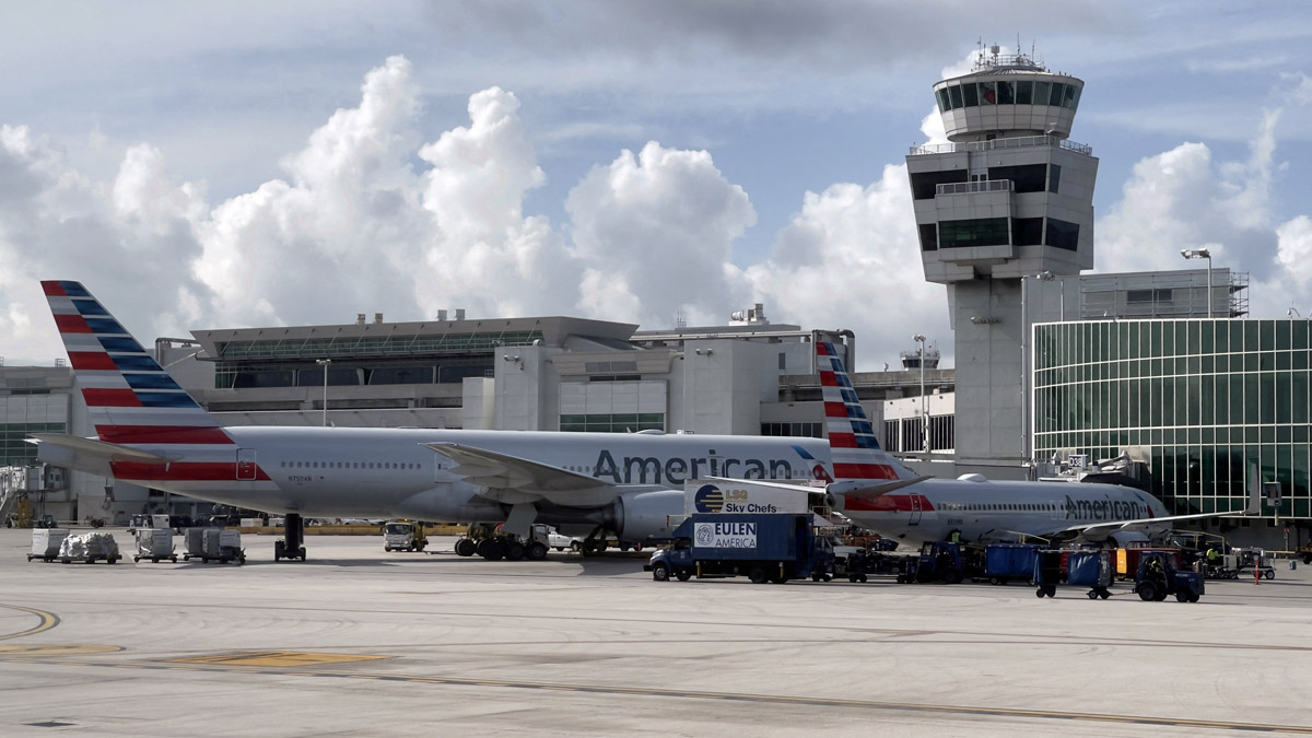 London-Bound Flight Returns to Miami After Passenger Refuses to Wear ...