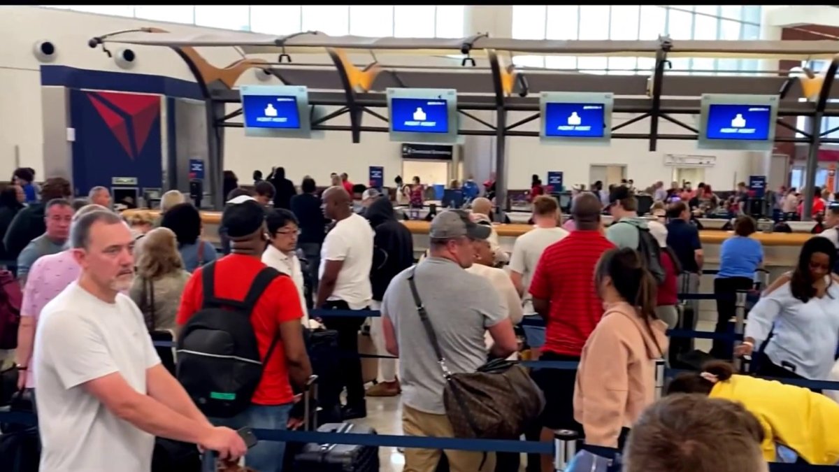 Delta Offers $10,000 For Passengers to Leave Overbooked Flight – NBC 7 ...