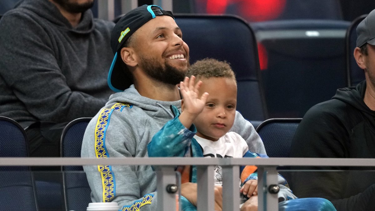 Steph Curry Gets MVP Chants, Does ‘Night Night’ Gesture at California ...