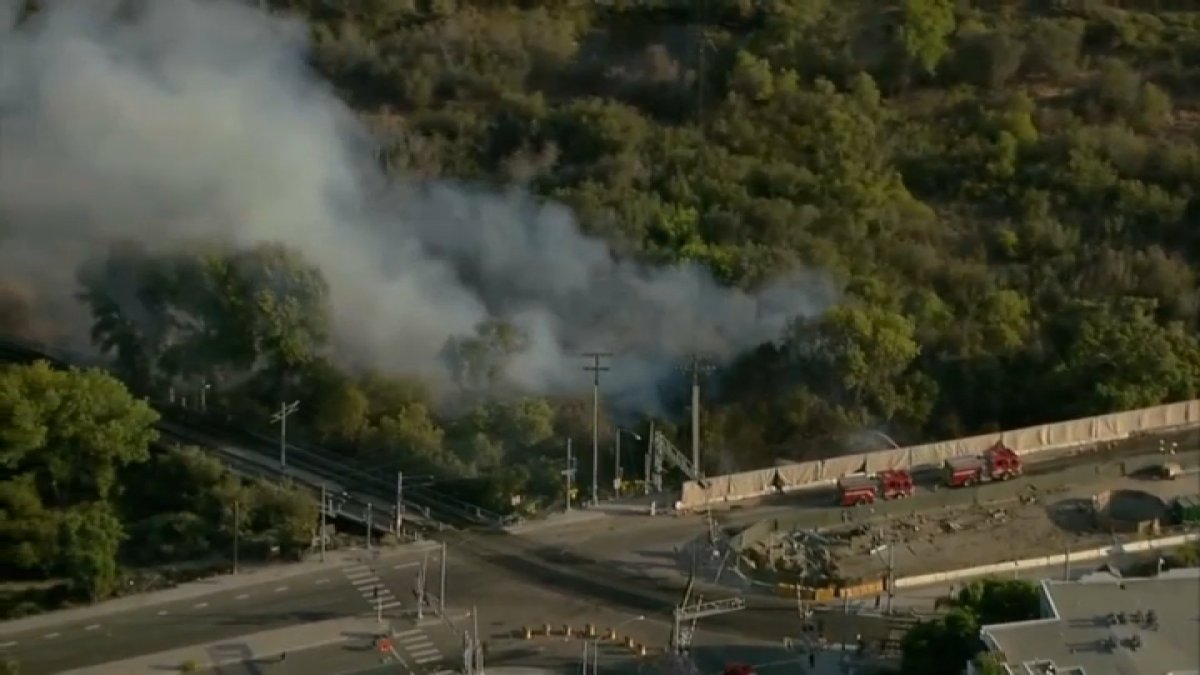 Watch: Fire Burning Along Friars Road in Morena – NBC 7 San Diego