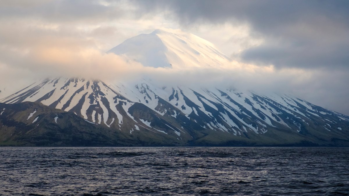 Earthquake Activity at Two Alaska Volcanoes Could Signal Eruption – NBC ...