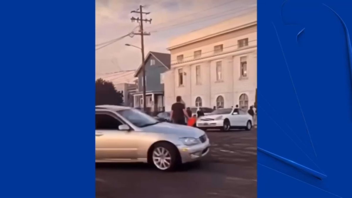 Man Trying to Stop Oakland Sideshow Beaten by Crowd – NBC 7 San Diego