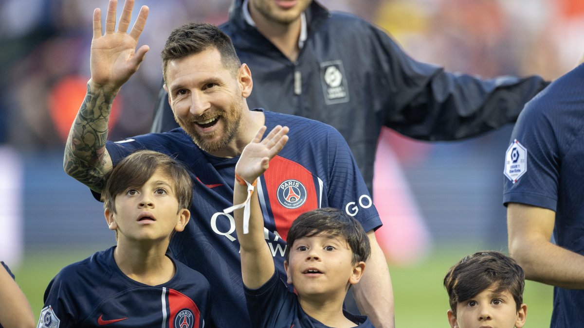 Lionel Messi Bids Farewell to PSG Amid Boos – NBC 7 San Diego