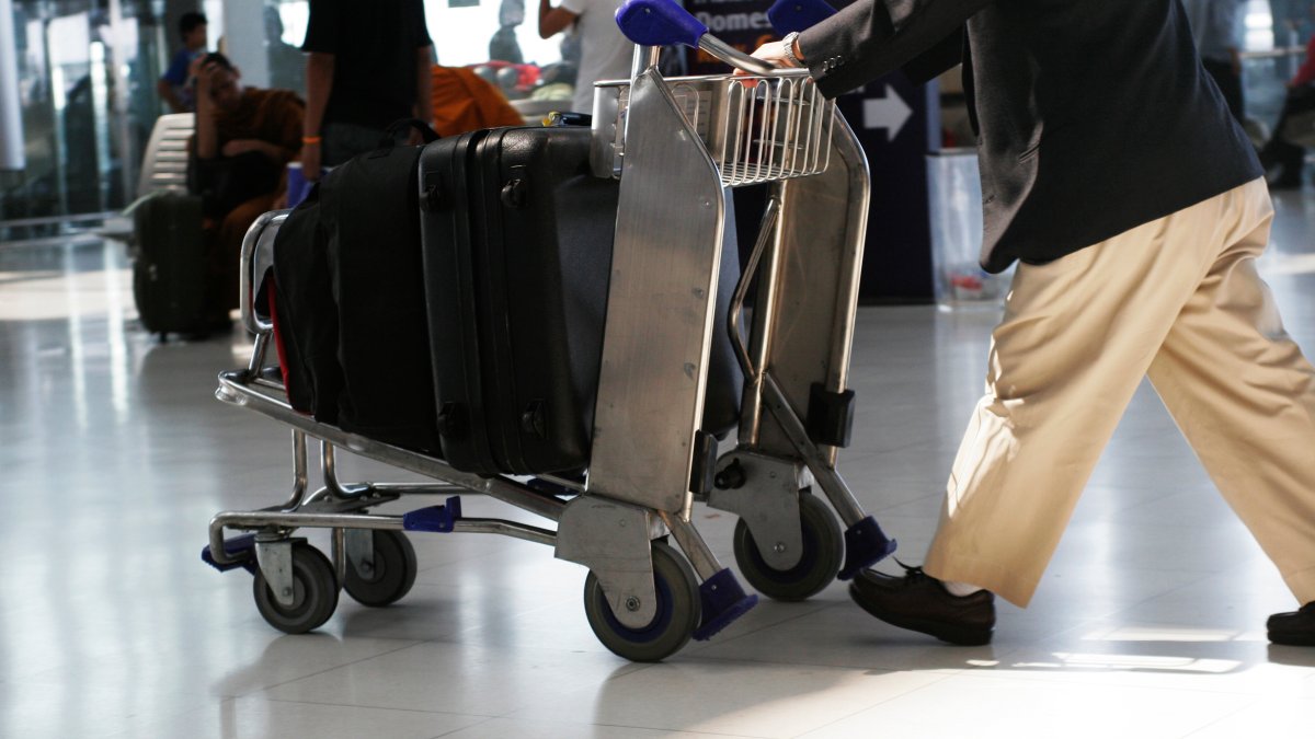 Baggage handlers at SFO arrested for allegedly stealing pot, reselling ...