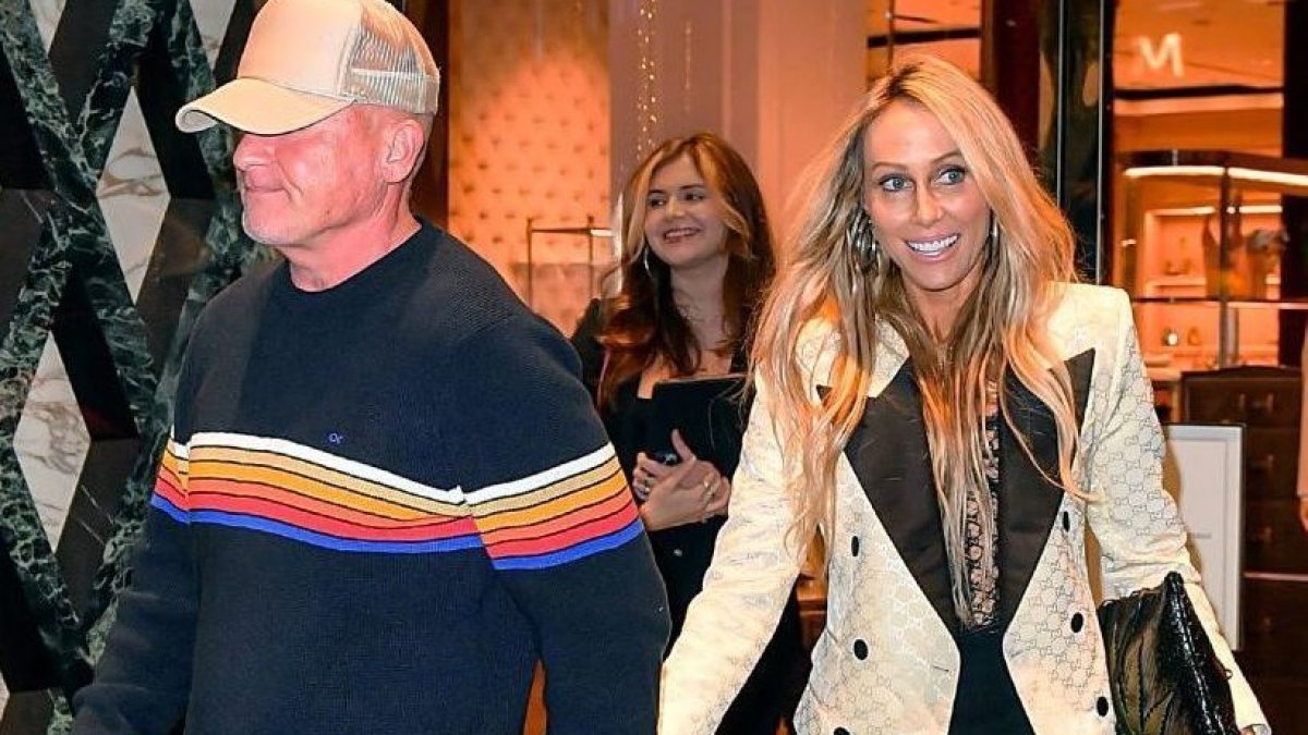 Miley Cyrus’ mom Tish Cyrus marries ‘Prison Break’ actor Dominic ...