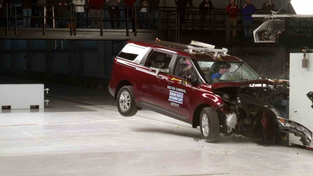 Crash tests determine backseat of popular 2023 minivans to be unsafe ...