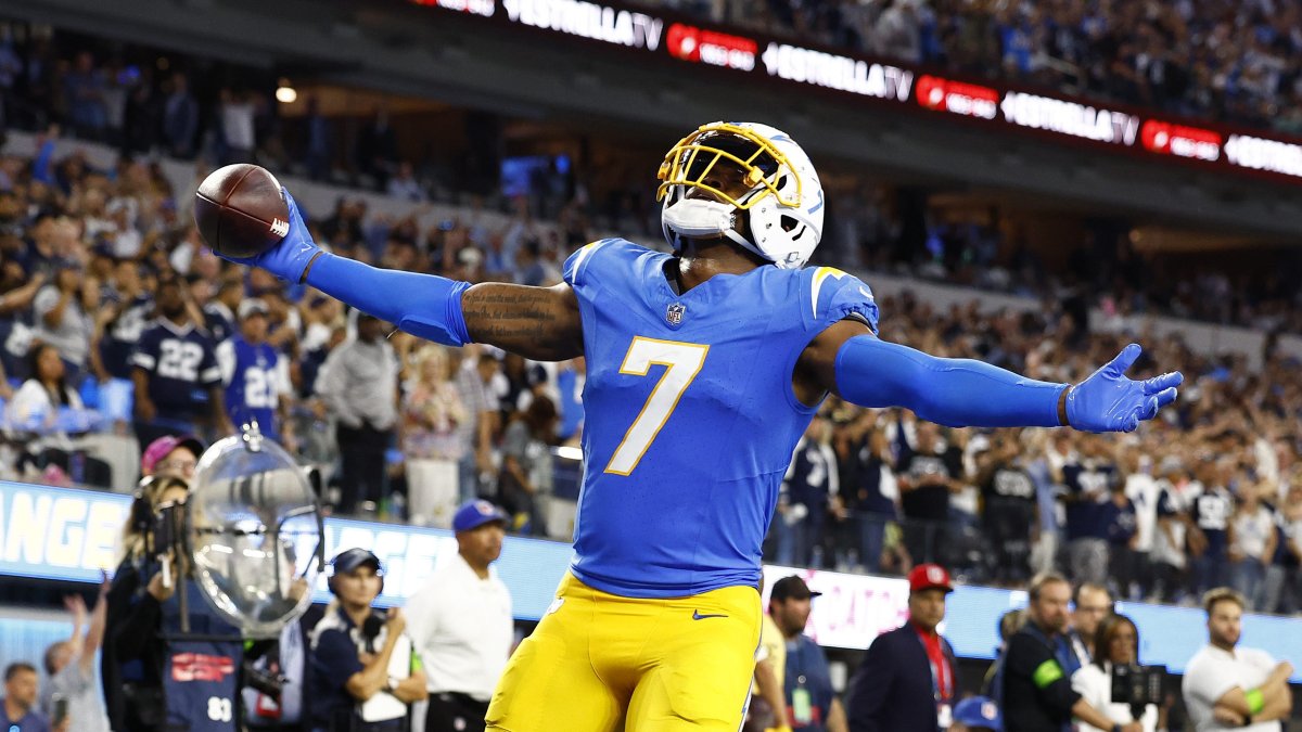 Chargers fan goes viral for amusing reactions vs. Cowboys – NBC 7 San Diego