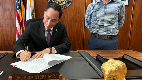 San Diego Mayor Gloria signs into law use of Smart Streetlights ...