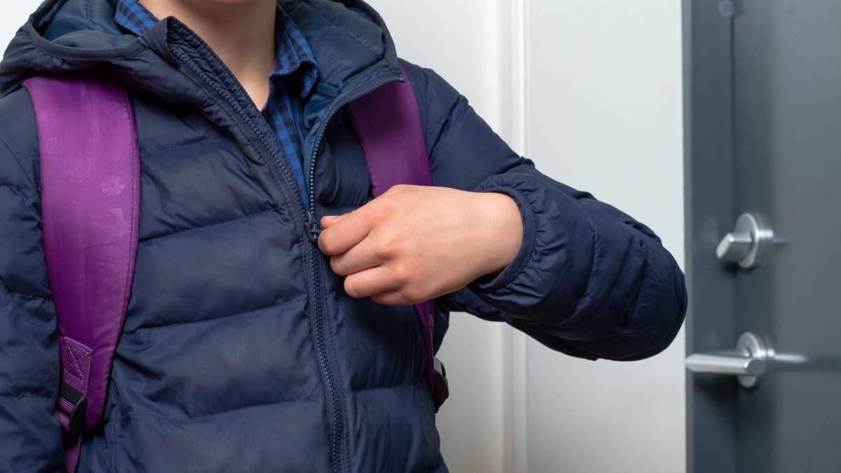 Teacher’s daughter fixes student’s ripped coat with sweet note – NBC 7 ...