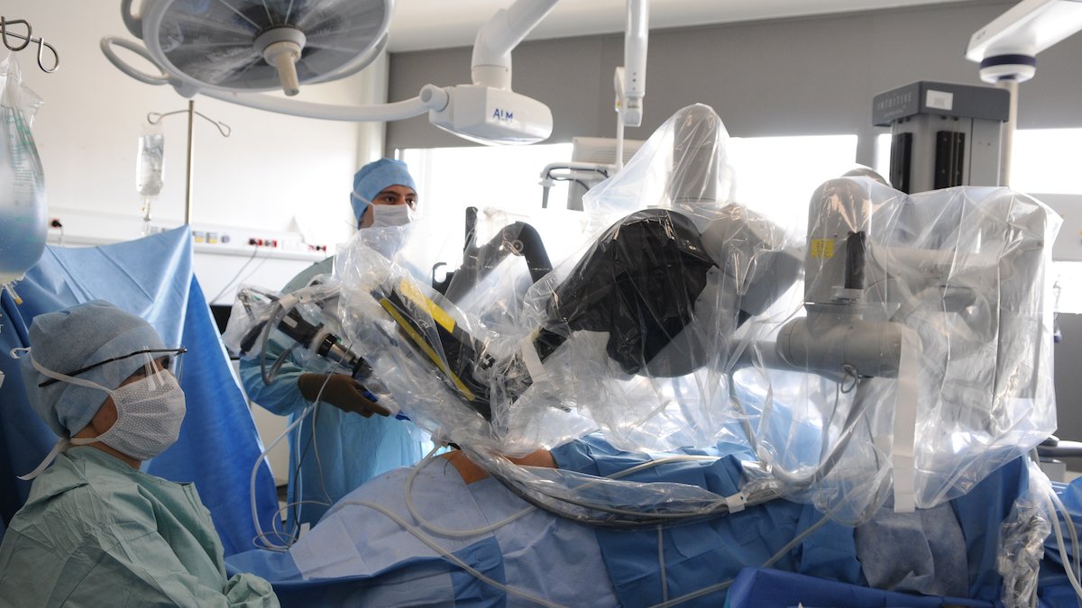 Robotic device burned a woman’s small intestine during surgery, lawsuit ...