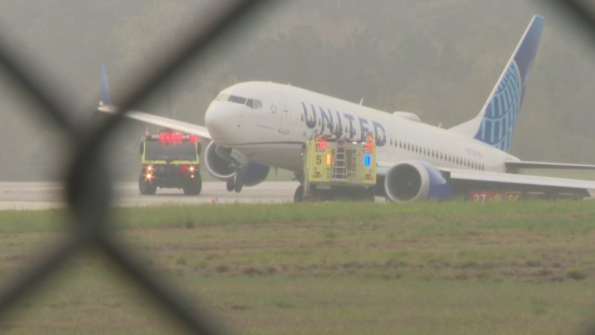 United Airlines plane rolls off runway in Houston – NBC 7 San Diego