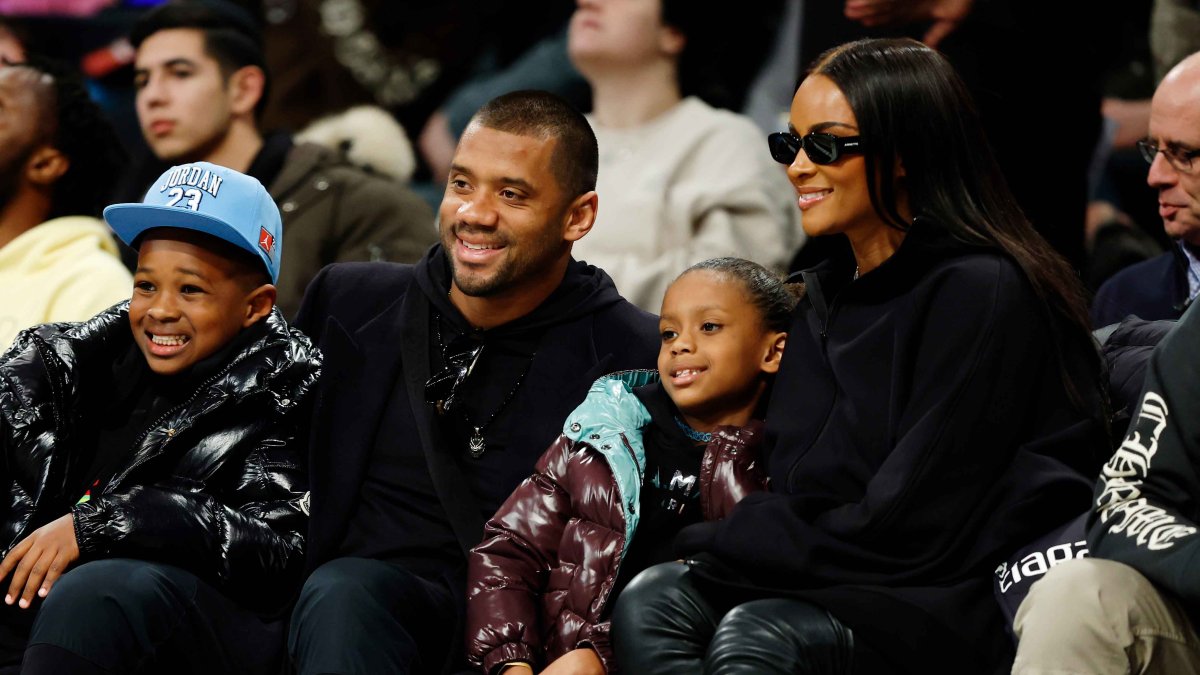 Russell Wilson accompanies 6-year-old Sienna to a daddy-daughter dance ...