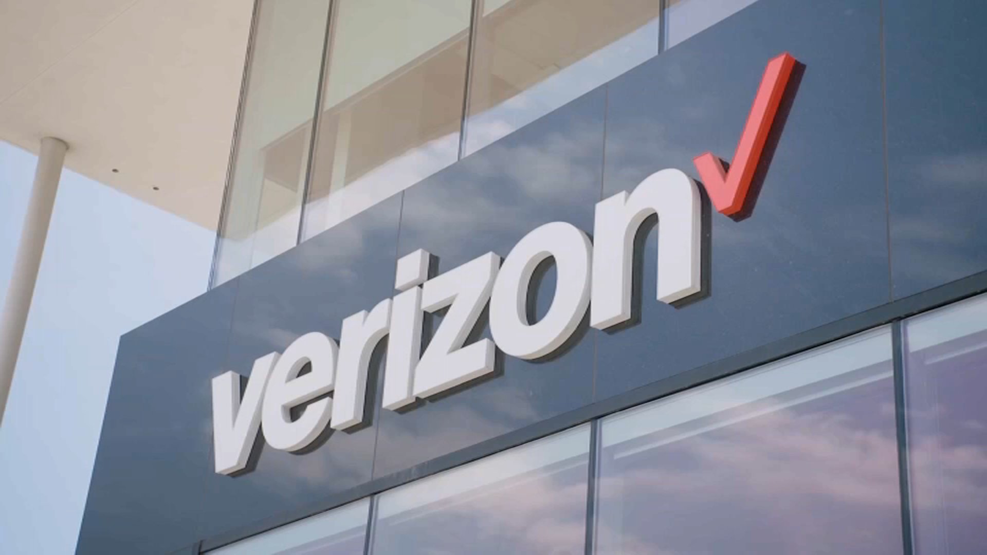 Verizon to issue $20 credits to customers impacted by cell service ...