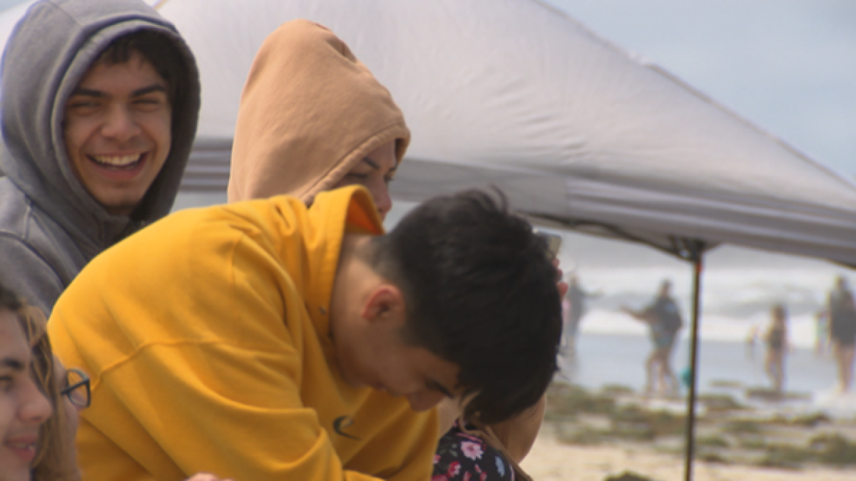 San Diego beachgoers make the most of a dreary start to Memorial Day ...