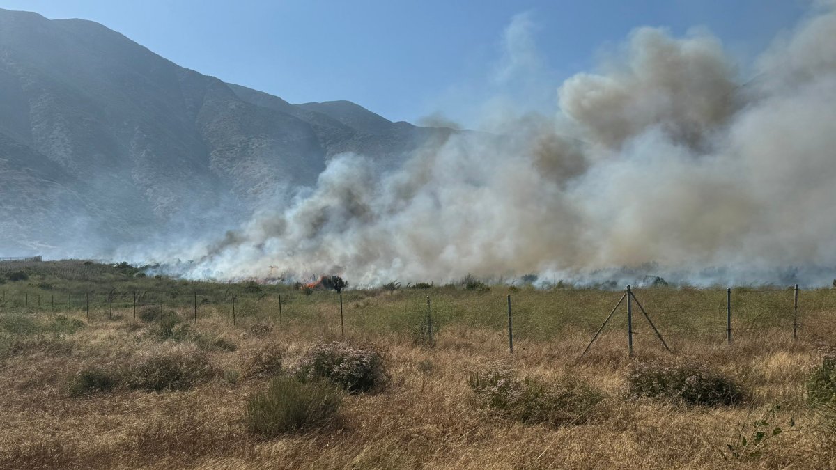 Firefighters battle large wildfire across US—Mexico border, near Otay ...
