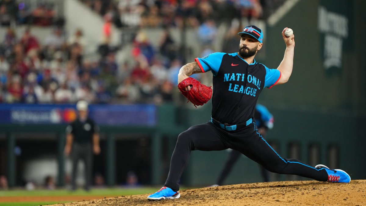 Padres strengthen their bullpen by adding All-Star Tanner Scott and ...