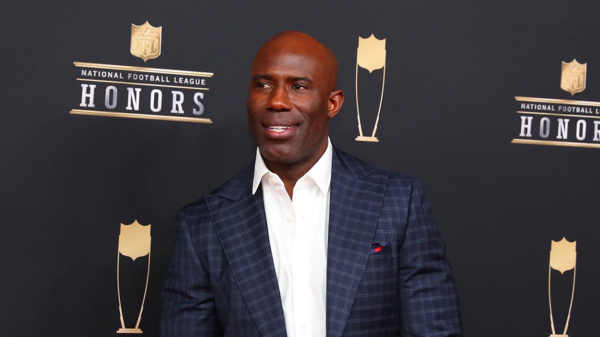 NFL Hall of Famer Terrell Davis says he was handcuffed and removed from flight – NBC 7 San Diego