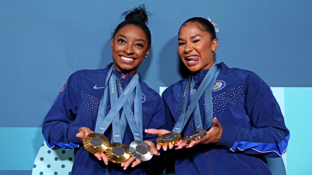 Simone Biles Explains Why She ‘bawled To Jordan Chiles Nbc 7 San Diego