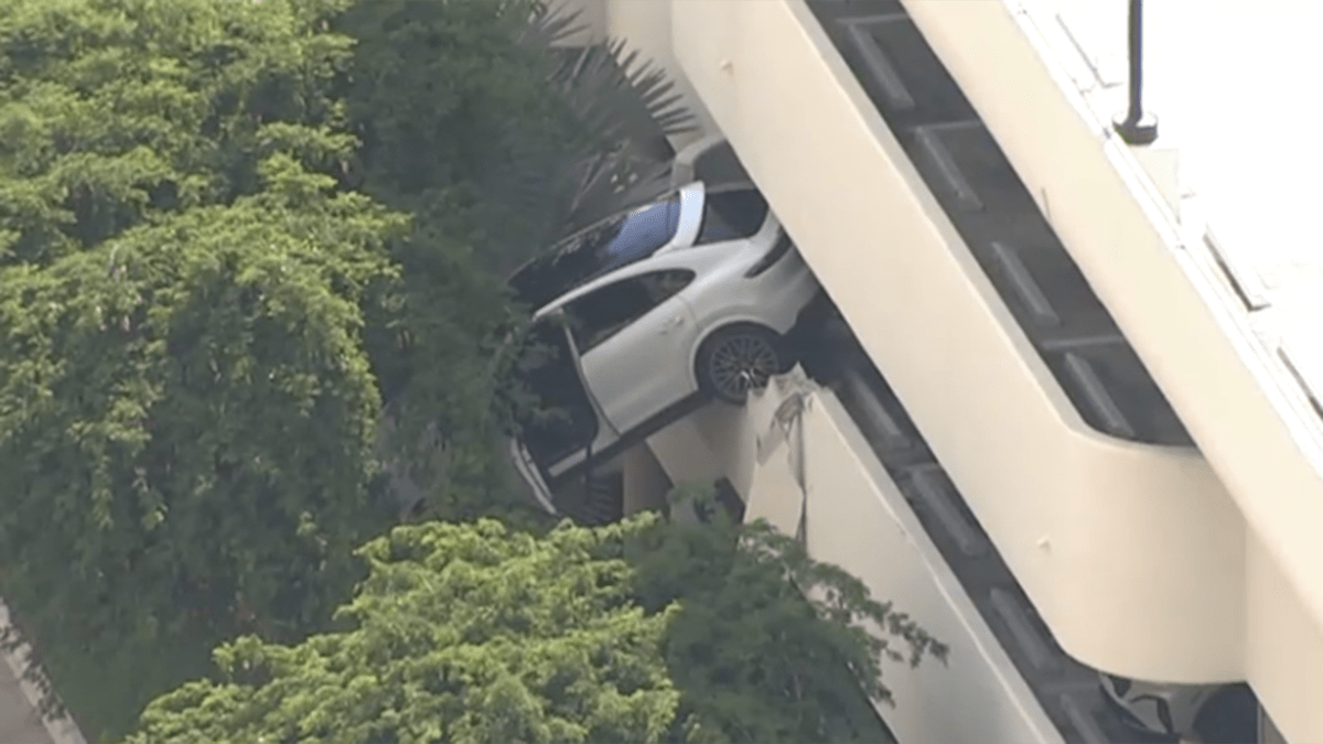 Porsche SUV left dangling from parking garage in Coral Gables – NBC 7 ...