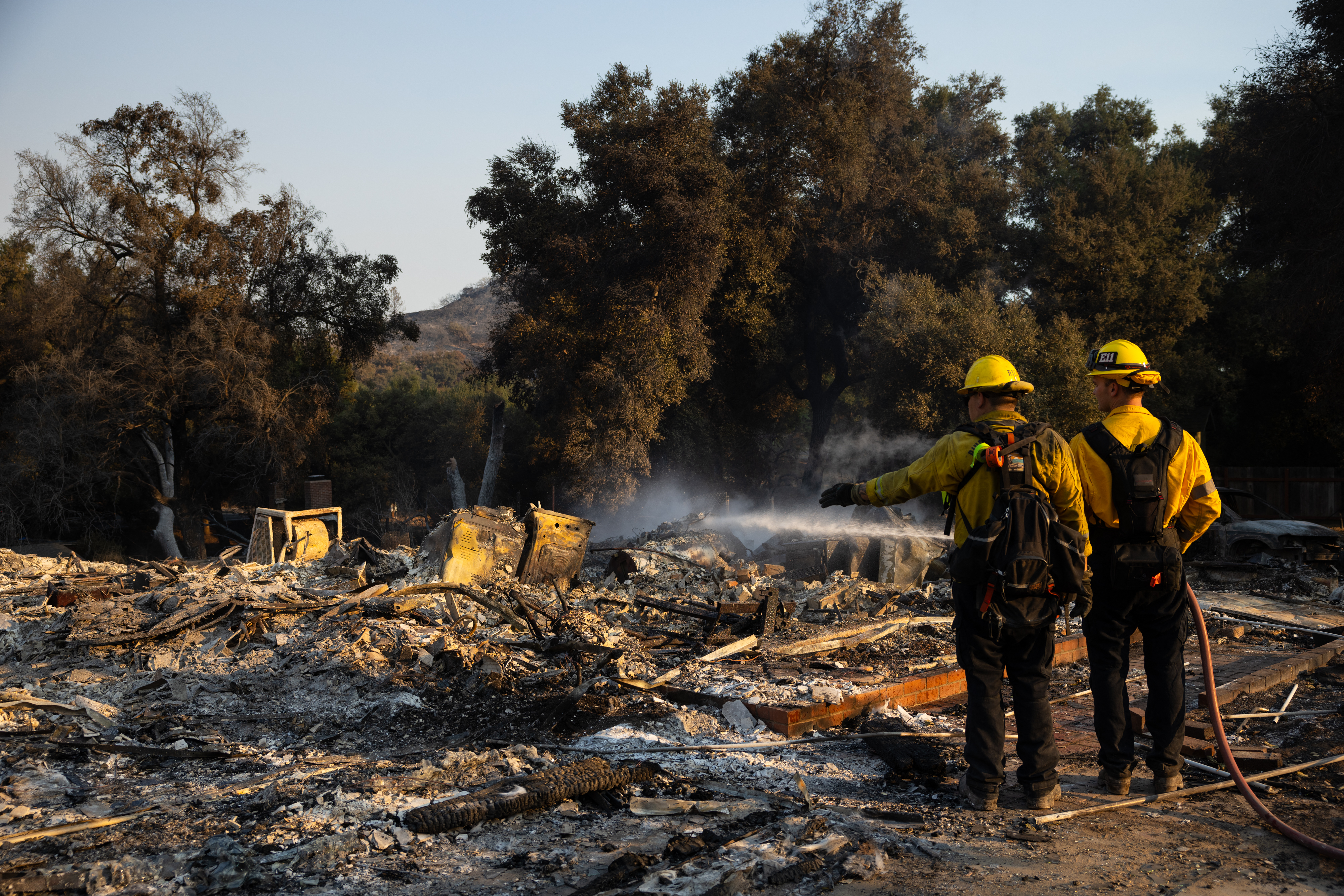 Airport Fire burning in Orange, Riverside Counties, showing signs of ...