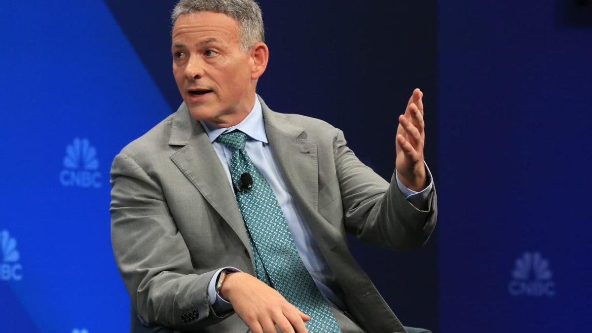 David Einhorn is building new position in CNH Industrial, says ...