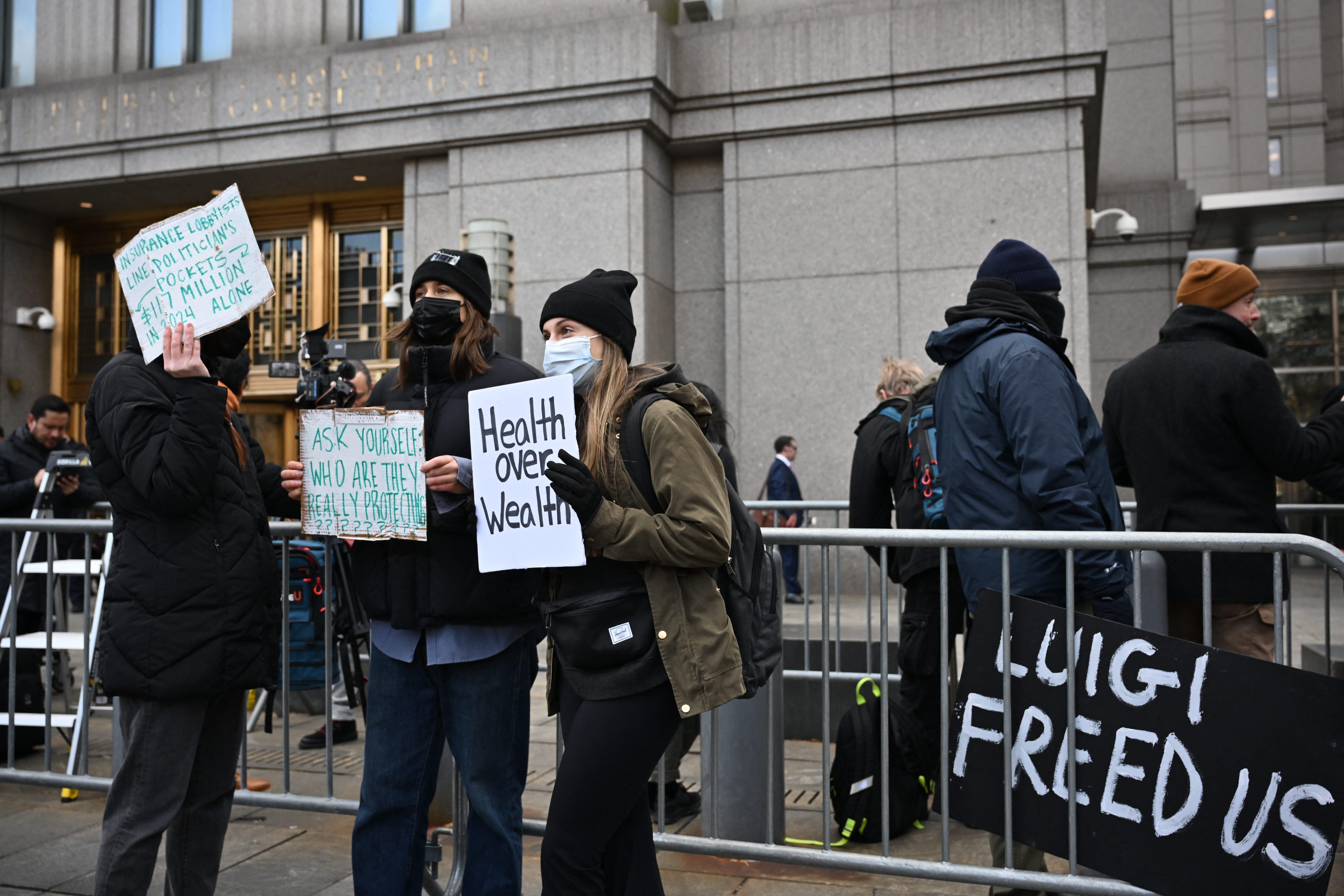 Luigi Mangione waives extradition to New York on federal murder charge ...