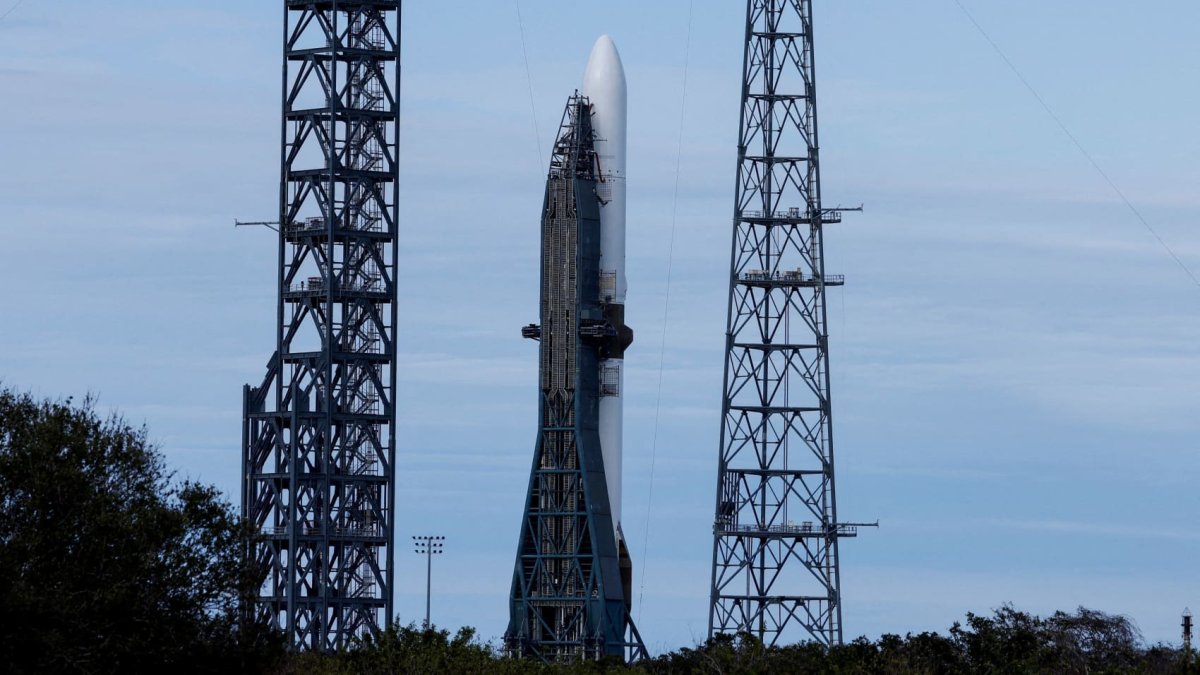 Bezos’ Blue Origin stands down on debut launch of New Glenn rocket ...