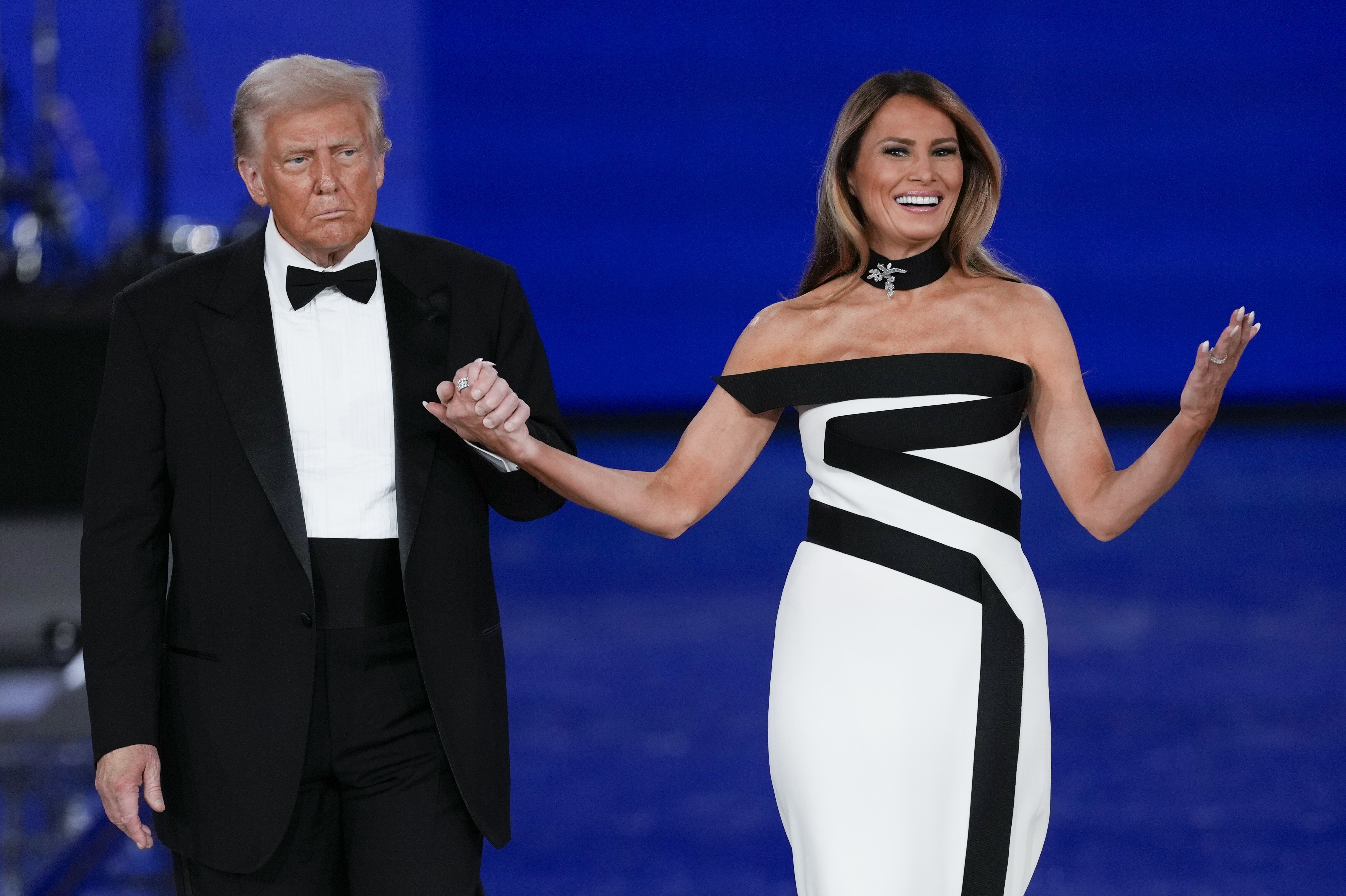 Melania Trump ball gown: What dress did she wear last night? – NBC 7 ...