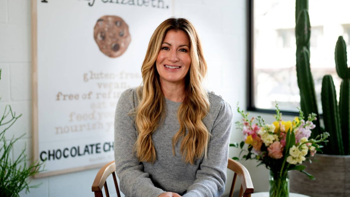 43-year-old spent $5,000 to start a business in her NYC apartment ...