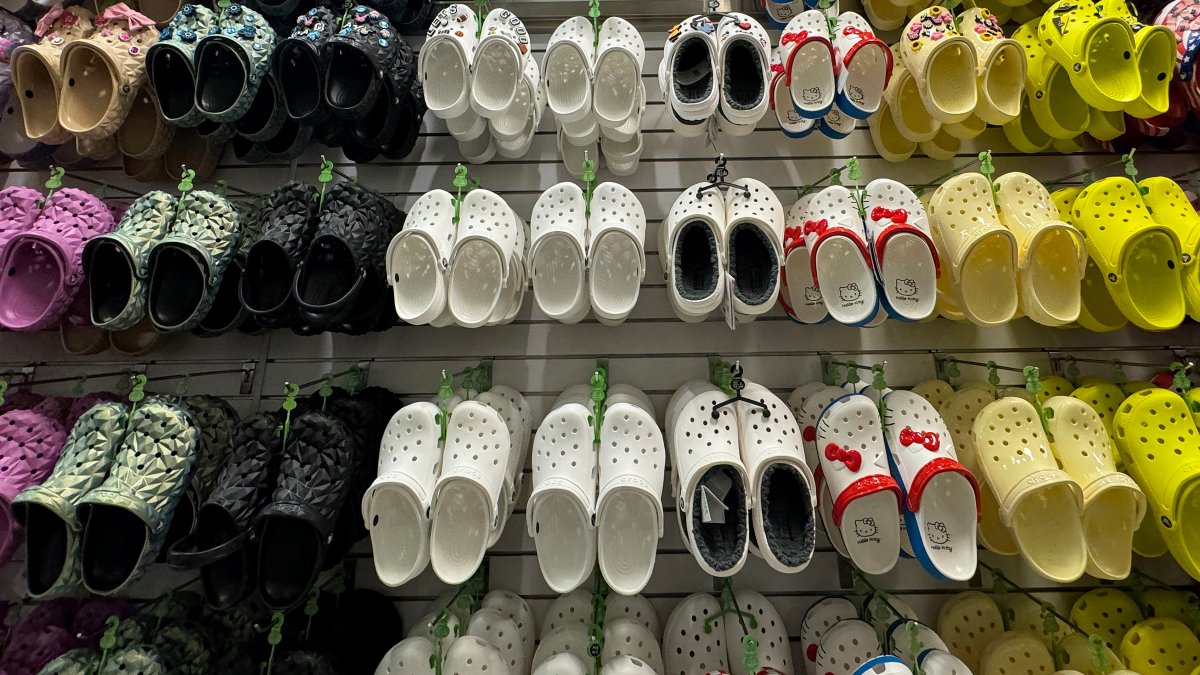 Citing safety concerns, some schools are banning Crocs – NBC 7 San Diego