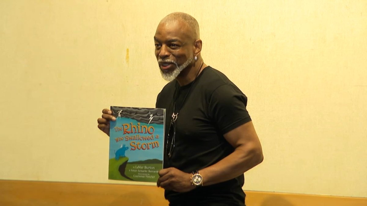 LeVar Burton hosts book reading at Altadena Library – NBC 7 San Diego