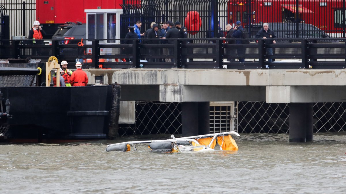 Helicopter crash NYC river kills family from Spain, mayor says – NBC 7 ...