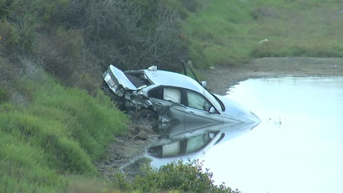 SDFD conducts vehicle rescue after two vehicles crash into lagoon – NBC ...
