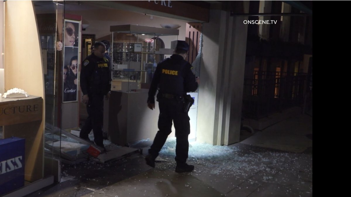 La Jolla smash-and-grab burglars escape after using car to destroy ...
