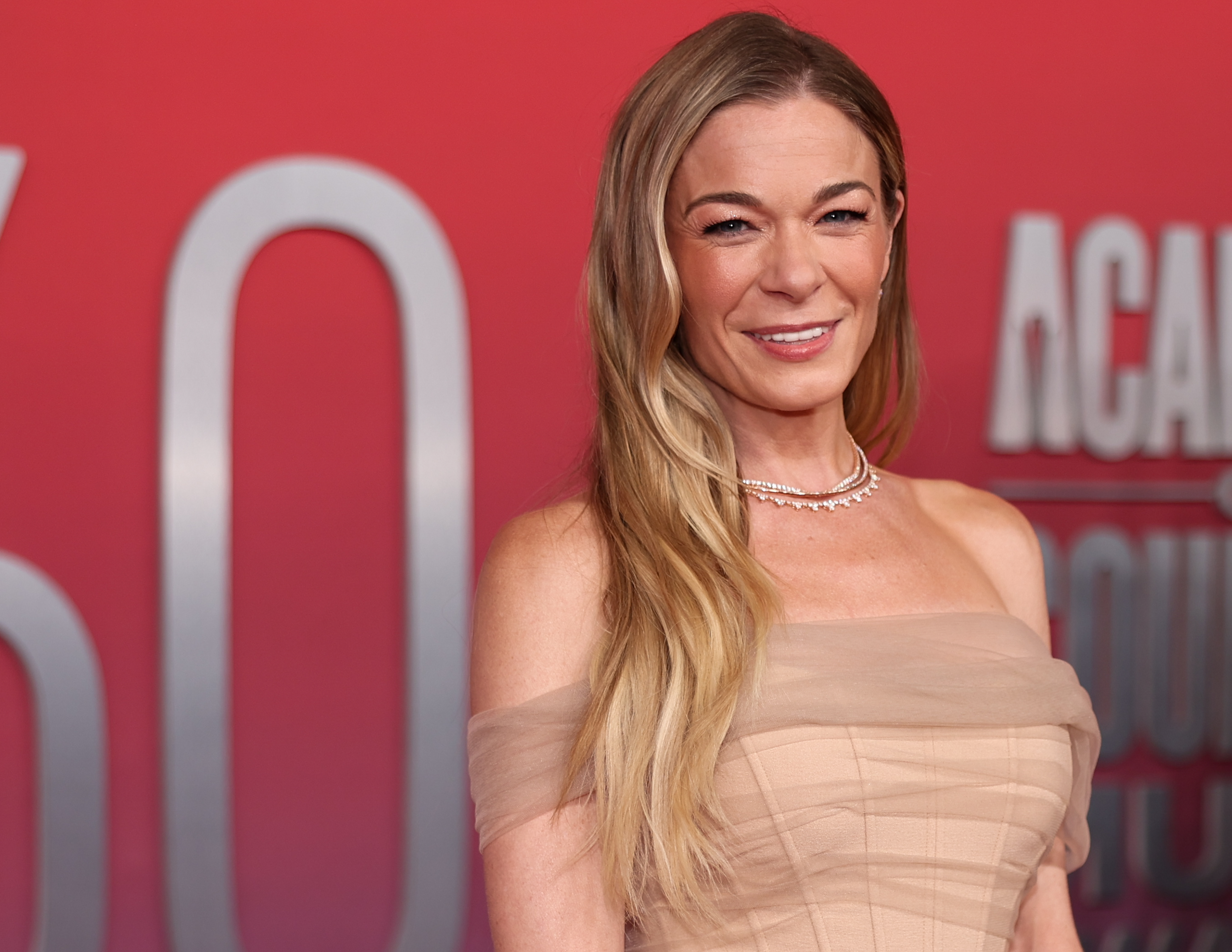 LeAnn Rimes reveals her teeth fell out mid-performance – NBC 7 San Diego
