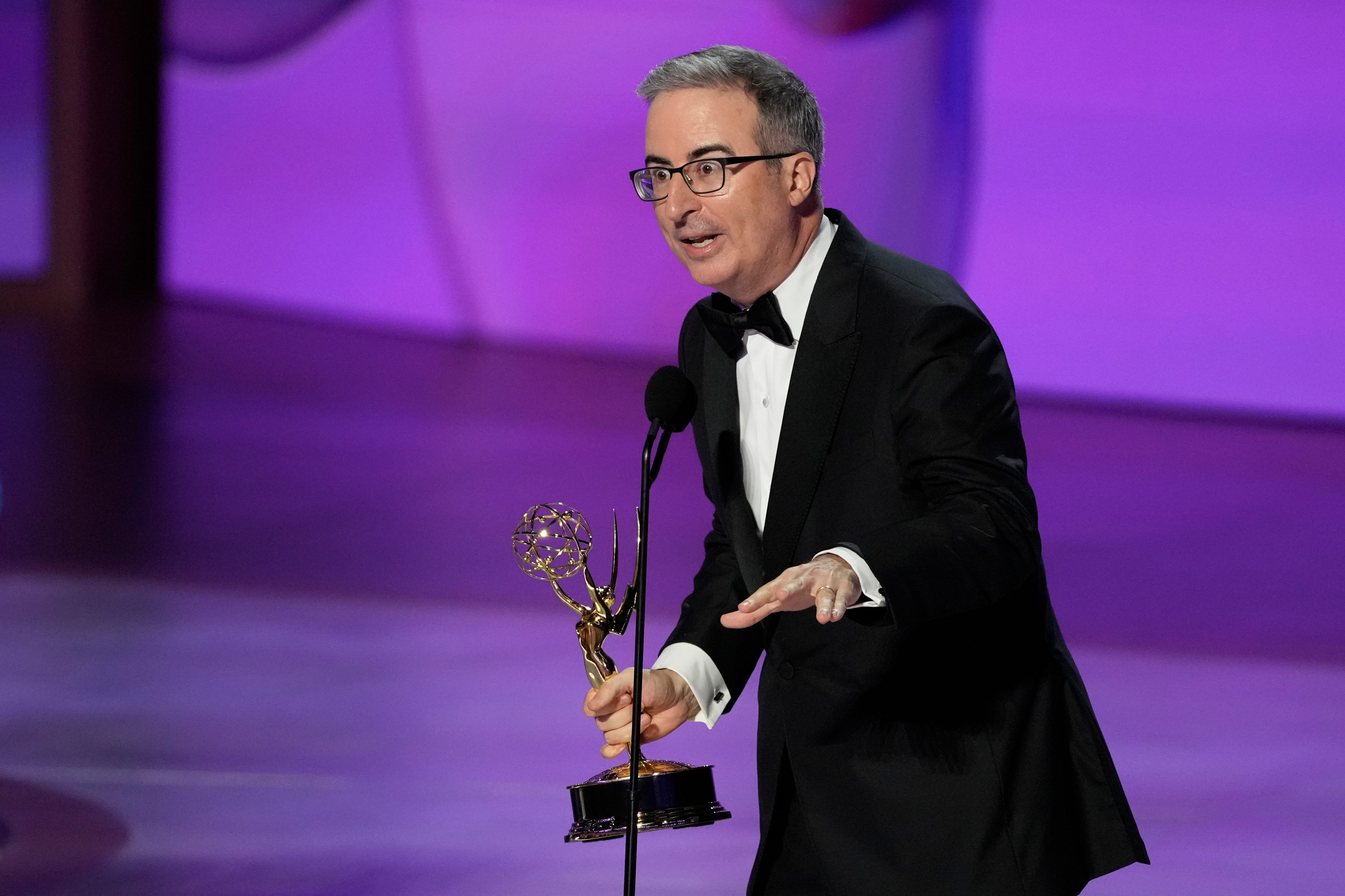 John Oliver to be at Moon Mammoths naming ceremony – NBC 7 San Diego