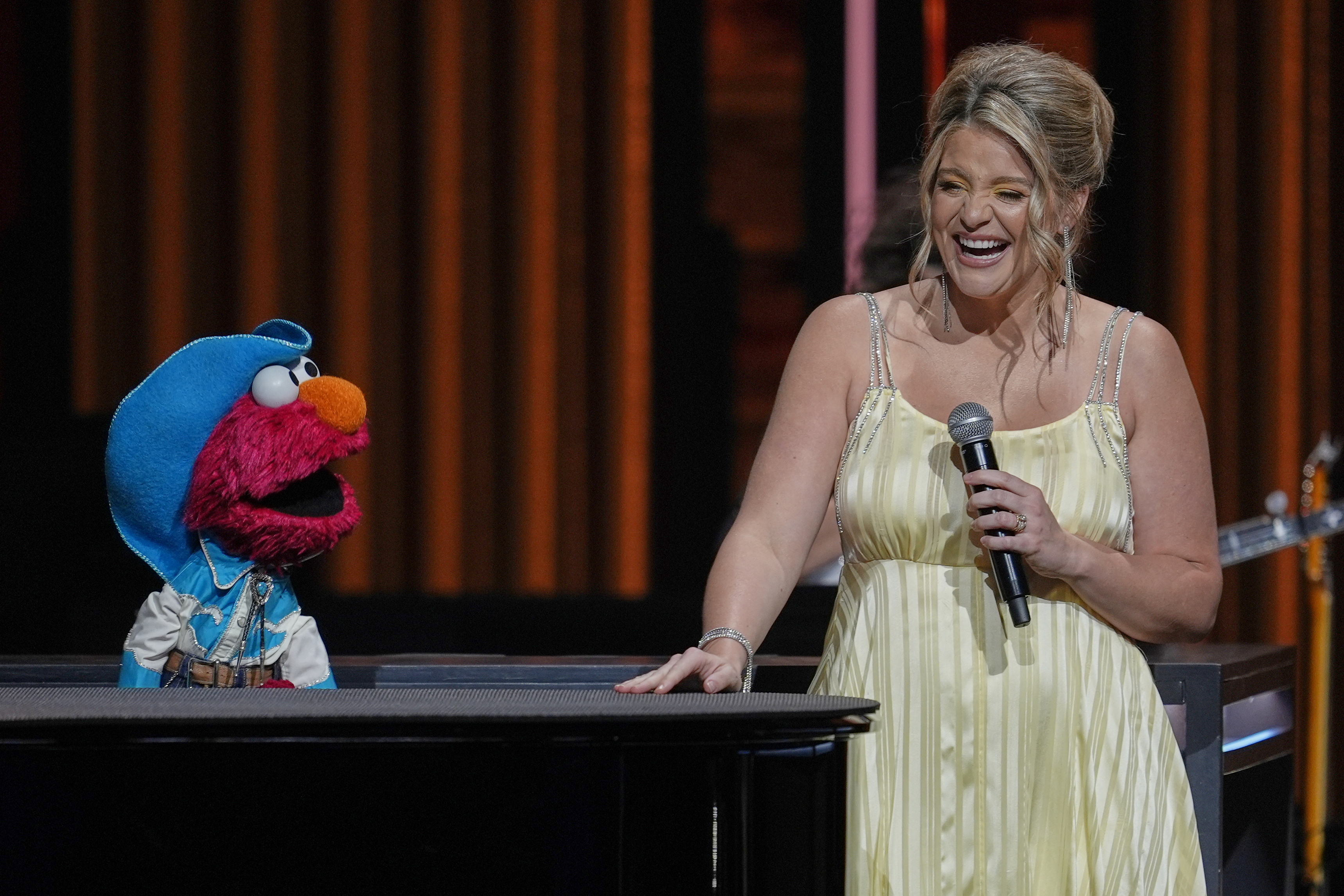 Elmo and Abby Cadabby sing and host in their Grand Ole Opry debut – NBC ...