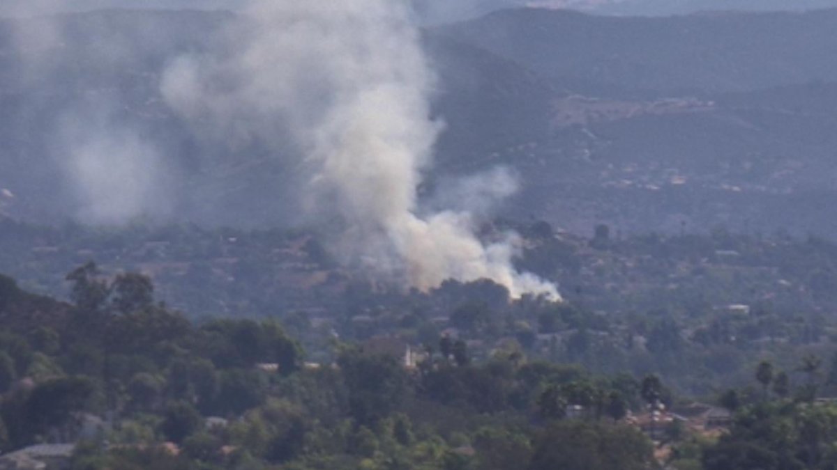 Smoke from brush fire rises over Escondido – NBC 7 San Diego