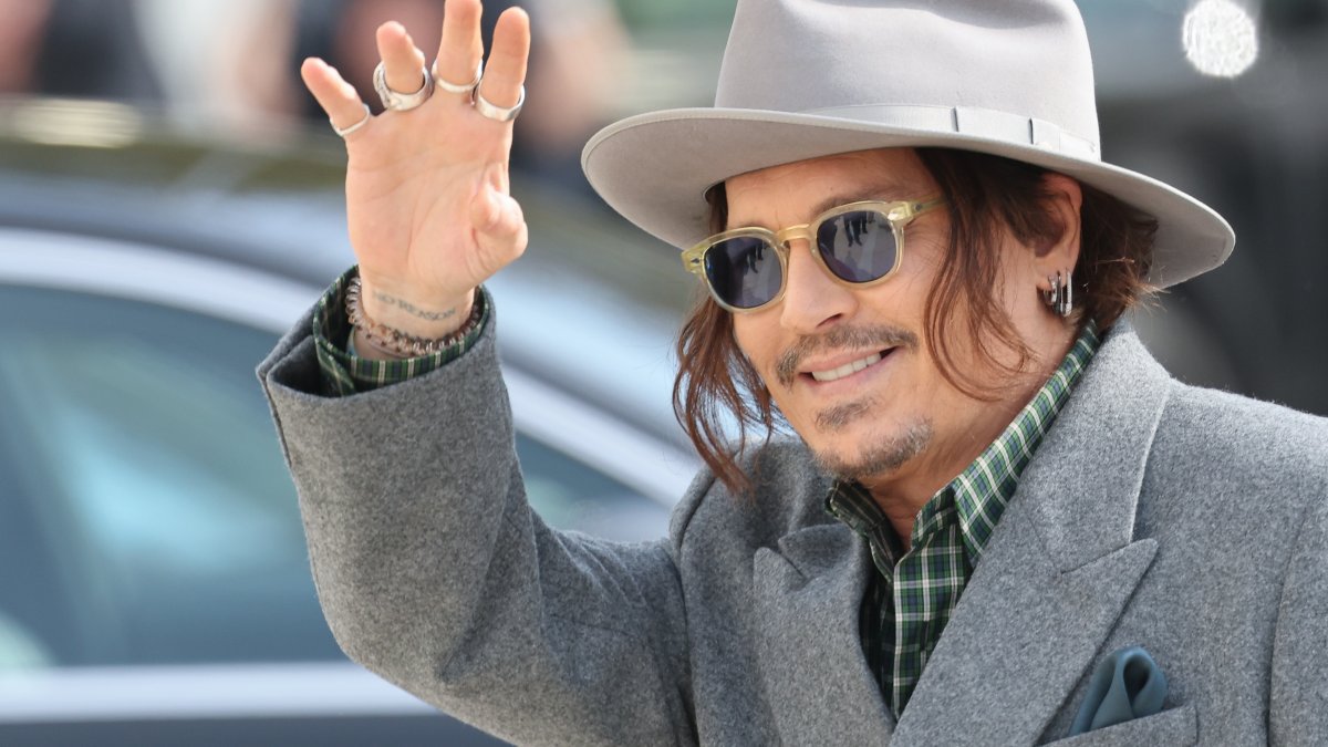 Johnny Depp returns to Paris Fashion Week after more than 30 years ...