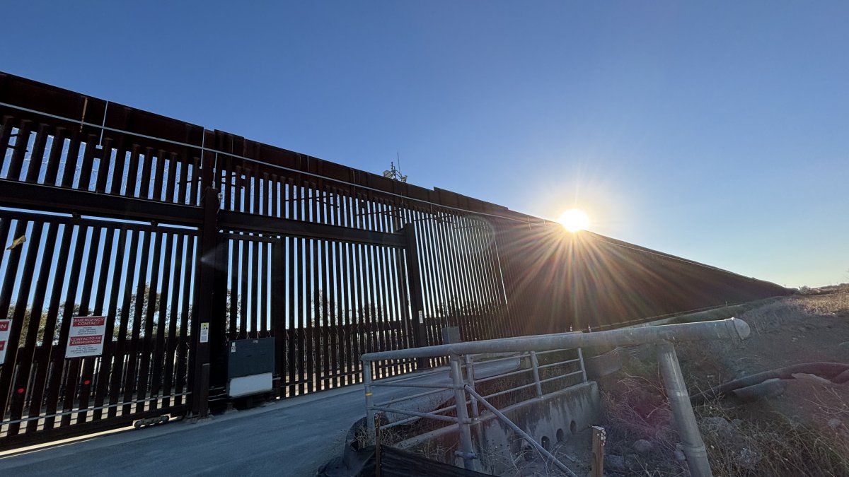 Rescuers called out after woman snags on concertina wire at US-Mexico ...