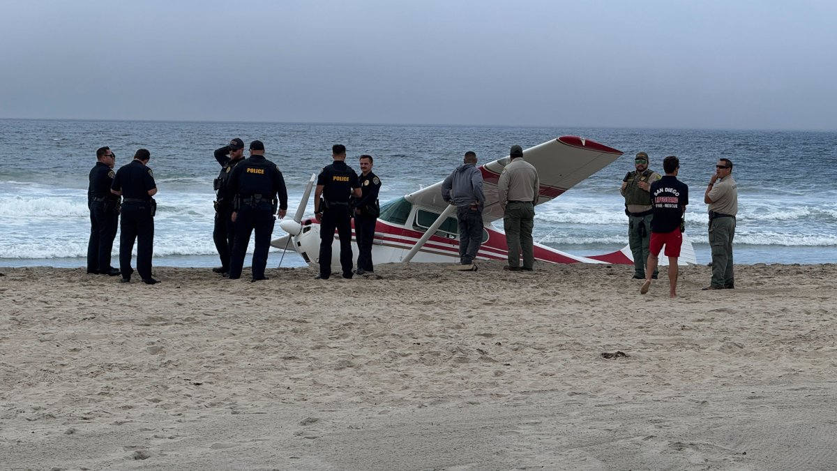 Plane lands on Mission Beach shore – NBC 7 San Diego