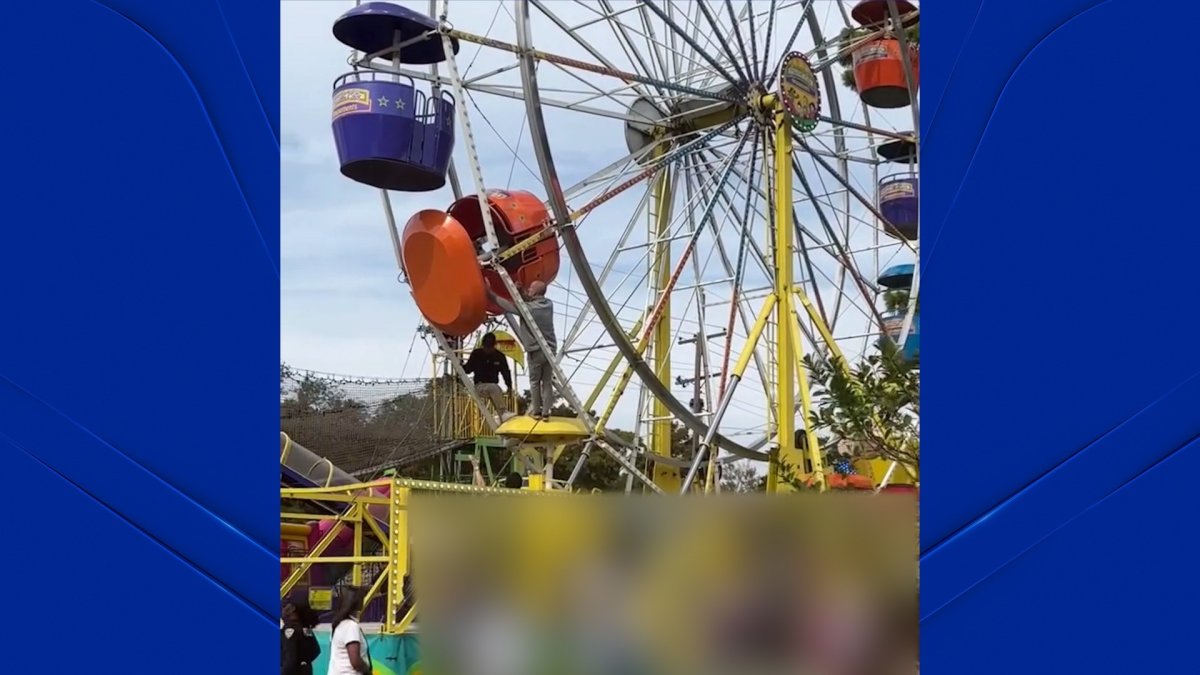 Video shows moment after two girls were thrown from ferris wheel in ...