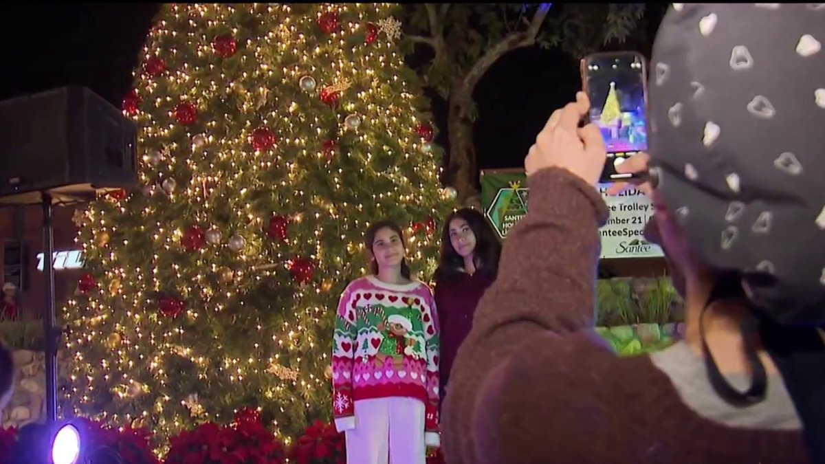 Santee rings in the holiday season with annual ‘Holiday Tree Lighting ...